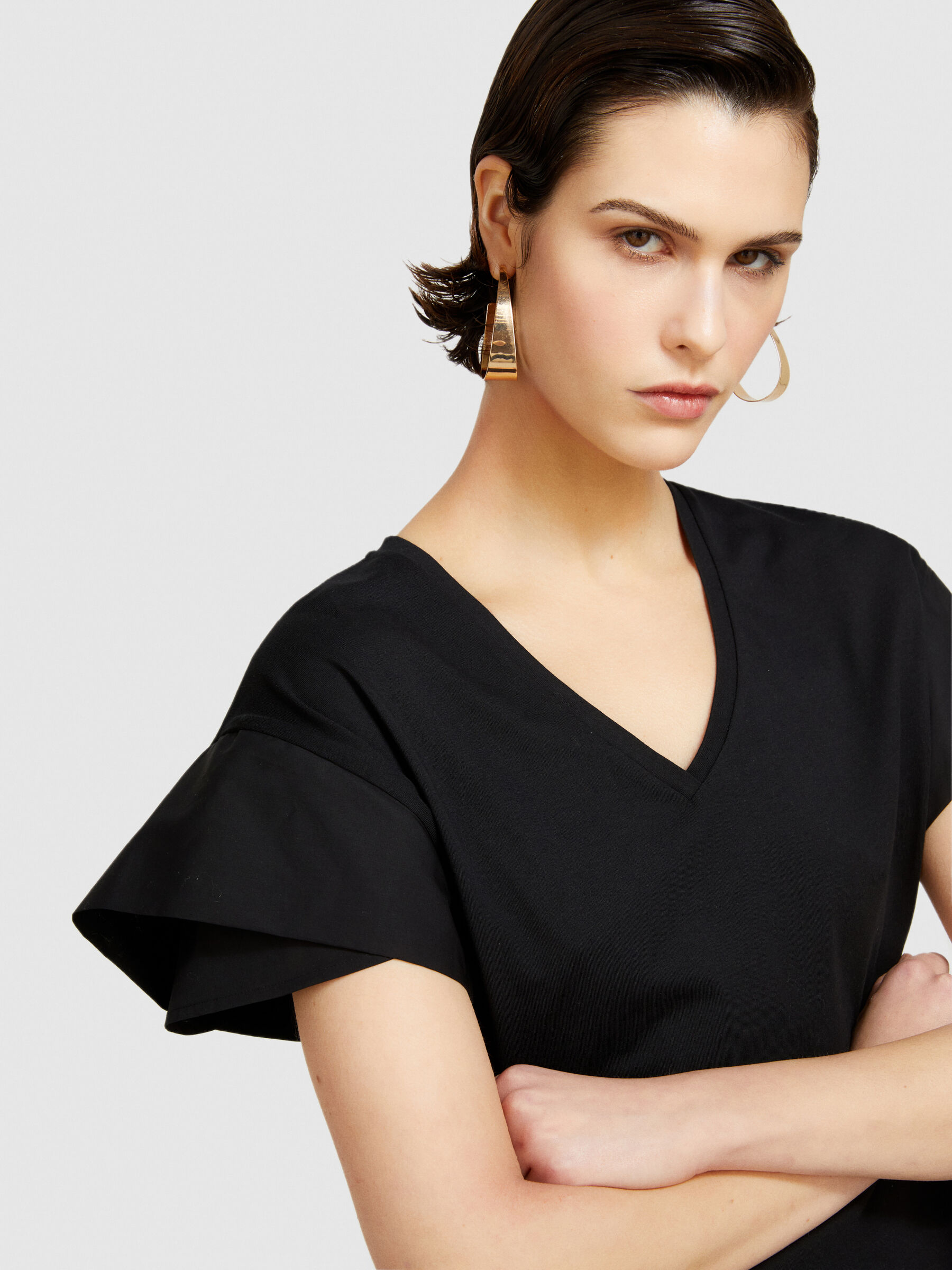 T-shirt with cap sleeves, Black - Sisley